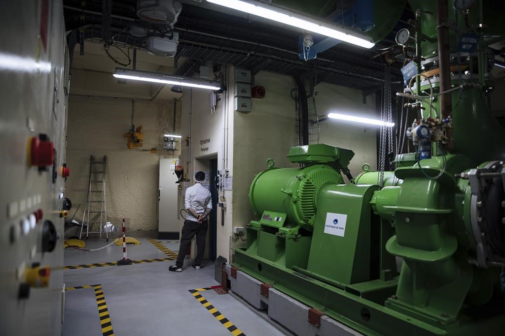 Why Louvre’s Mona Lisa keeps a smile: Paris’ cooling system – Winnipeg ...