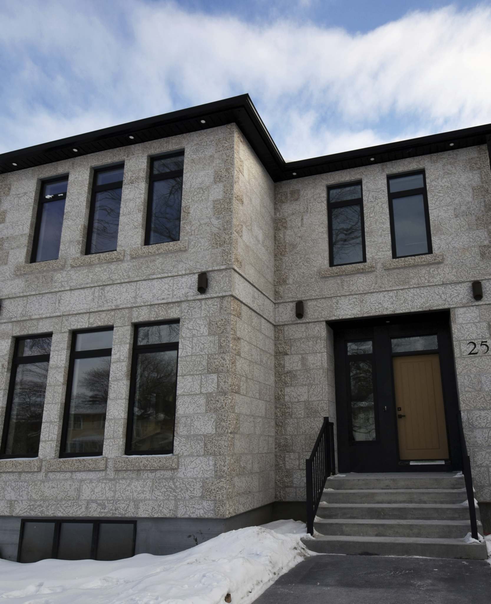 Sagging stairs need professional help – Winnipeg Free Press