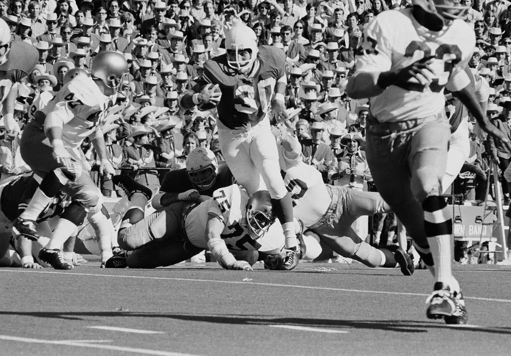 Wishbone fullback Worster of great Texas teams dead at 73 – Winnipeg ...