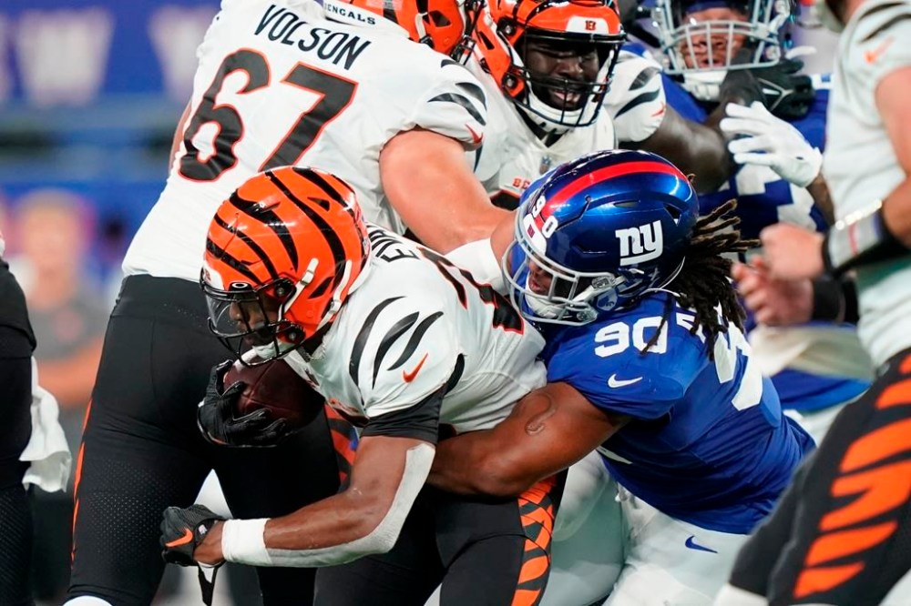 Webb rallies Giants over Bengals with 2 TD passes to Bachman – Winnipeg ...