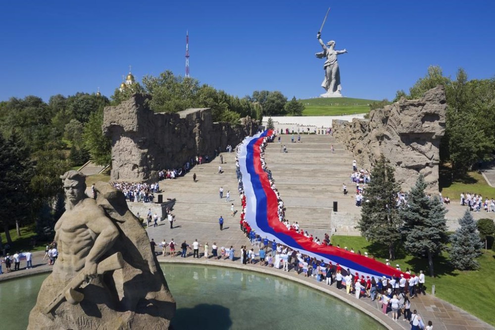 Putin lauds Russian national flag, self-determination – Winnipeg Free Press