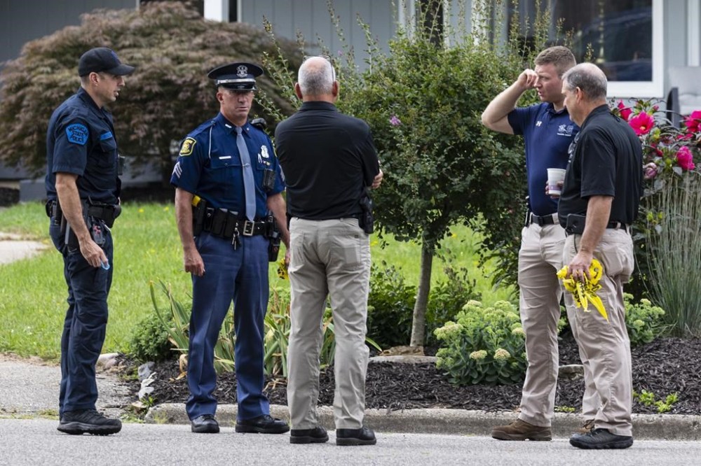 Police: Michigan officers shoot man who pointed gun at them – Winnipeg ...