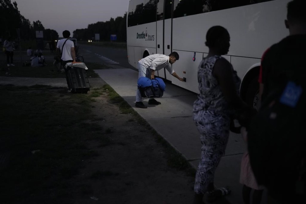 Dutch PM is ashamed that migrants are left sleeping outside – Winnipeg ...