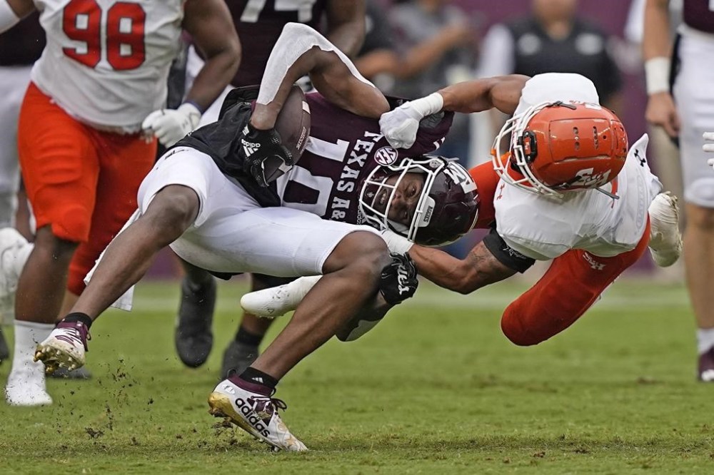 King throws 3 TDs as No. 6 Texas A&M downs Sam Houston 31-0 – Winnipeg ...