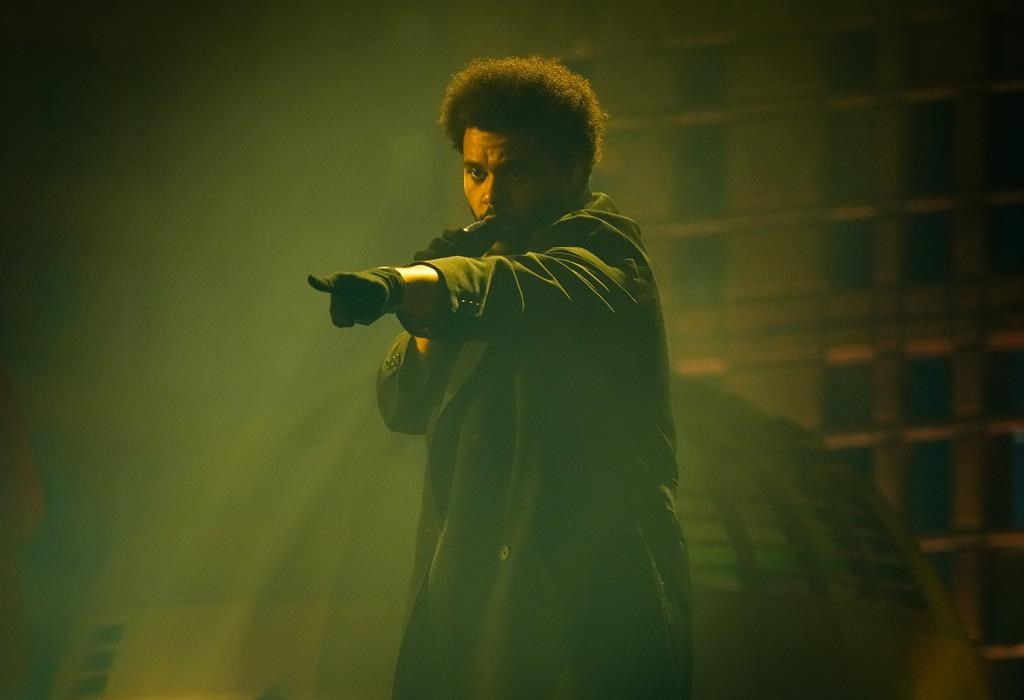 The Weeknd concert halted mid-performance as he loses his voice ...