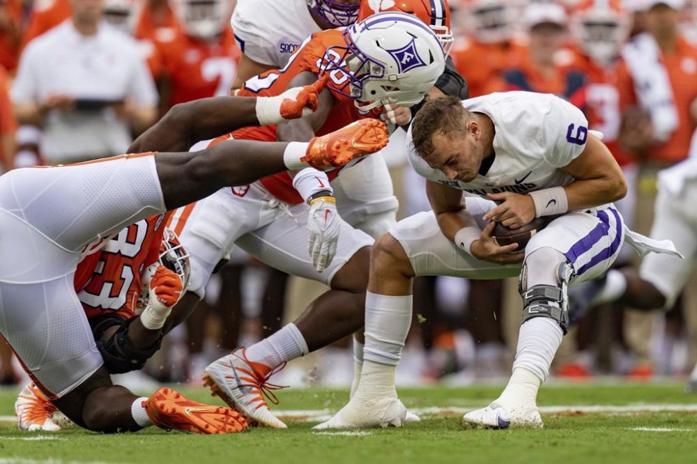 Uiagalelei leads No. 5 Clemson to 35-12 victory over Furman – Winnipeg ...