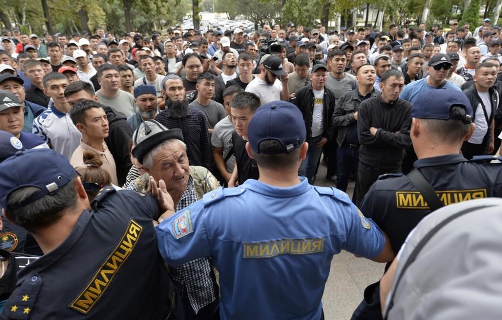 2 killed, scores wounded in clashes on Kyrgyz-Tajik border – Winnipeg ...