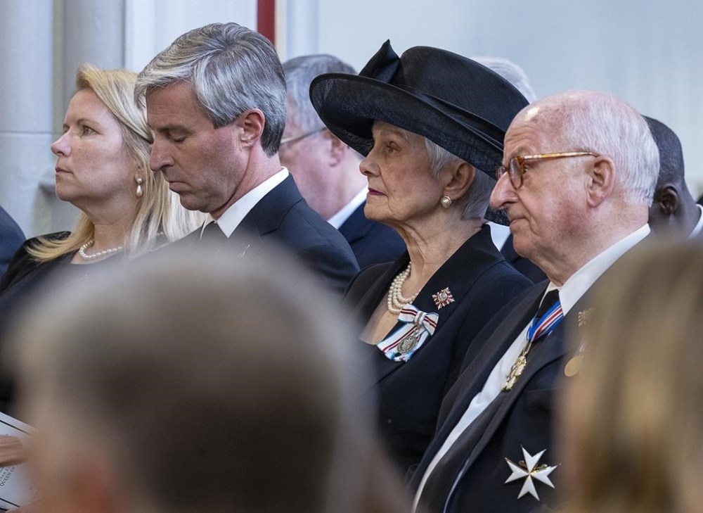 Life of Queen Elizabeth celebrated at tribute services across Atlantic ...