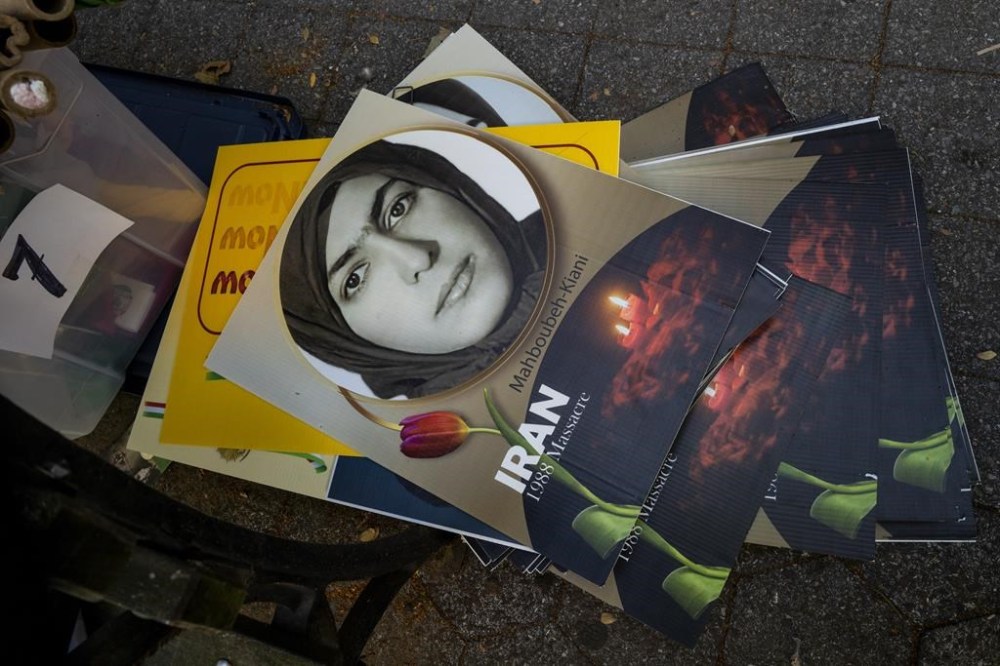 GLIMPSES: On fringes of UN perimeter, placards and protests – Winnipeg ...