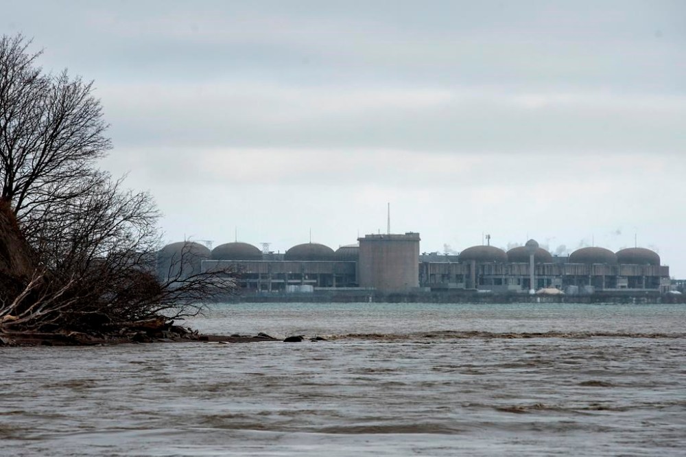 Ontario seeks to extend Pickering Nuclear plant to 2026, eyes ...