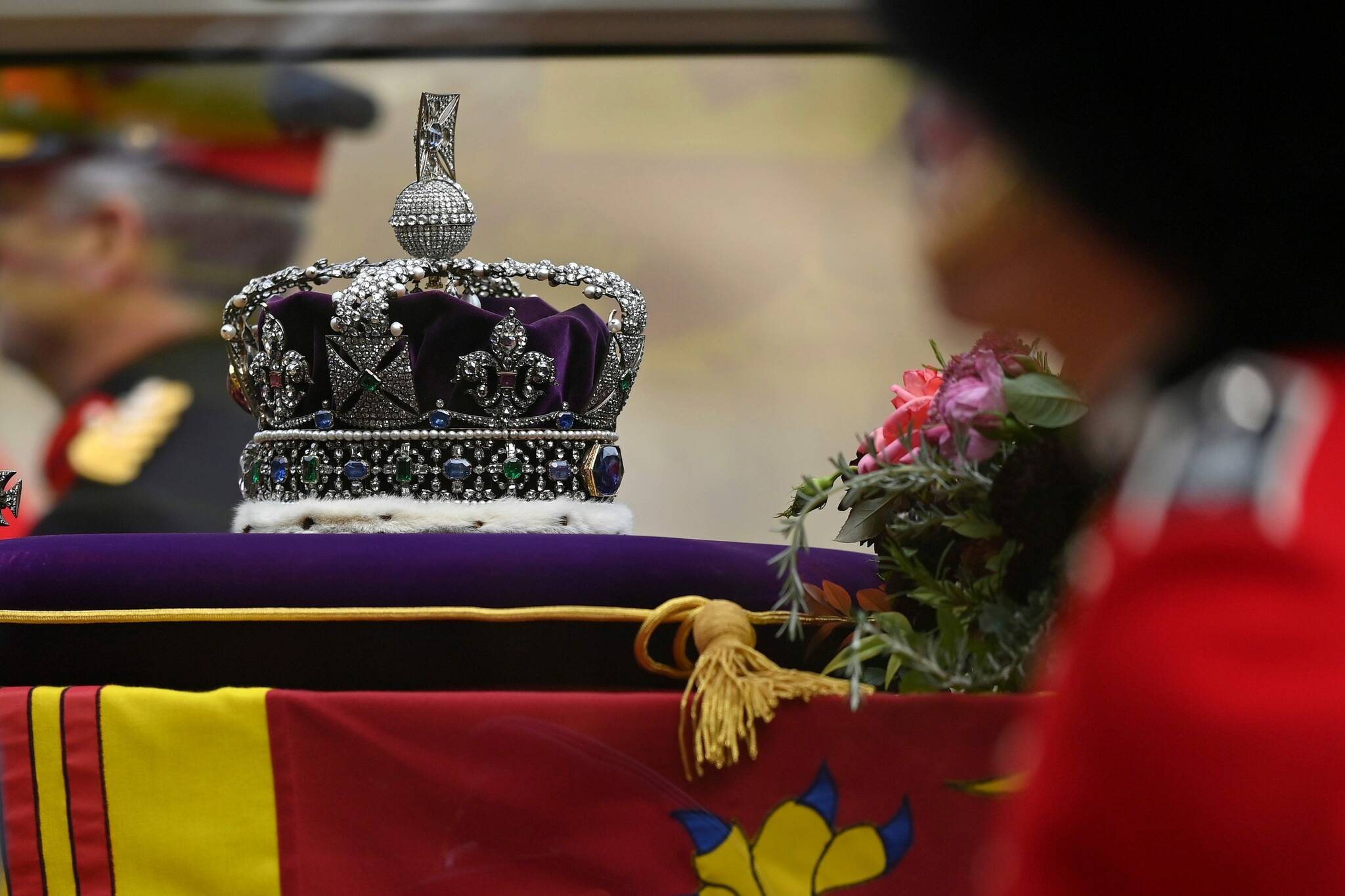 Small talk, stillness, glimpses of royalty: witnessing history from its ...