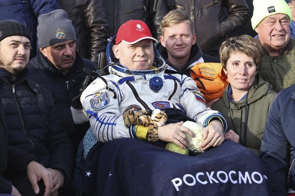 Russian cosmonaut runs over colleague after space return – Winnipeg ...