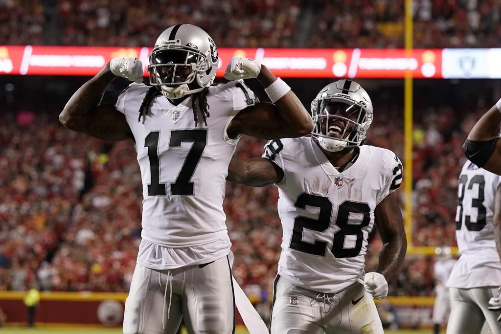 Raiders’ Davante Adams charged for shoving photographer – Winnipeg Free Press