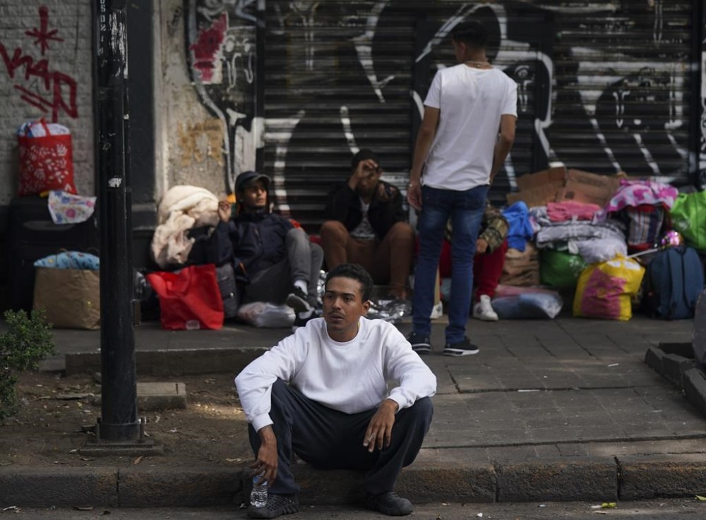 Venezuelans expelled from US decide next steps in Mexico – Winnipeg ...