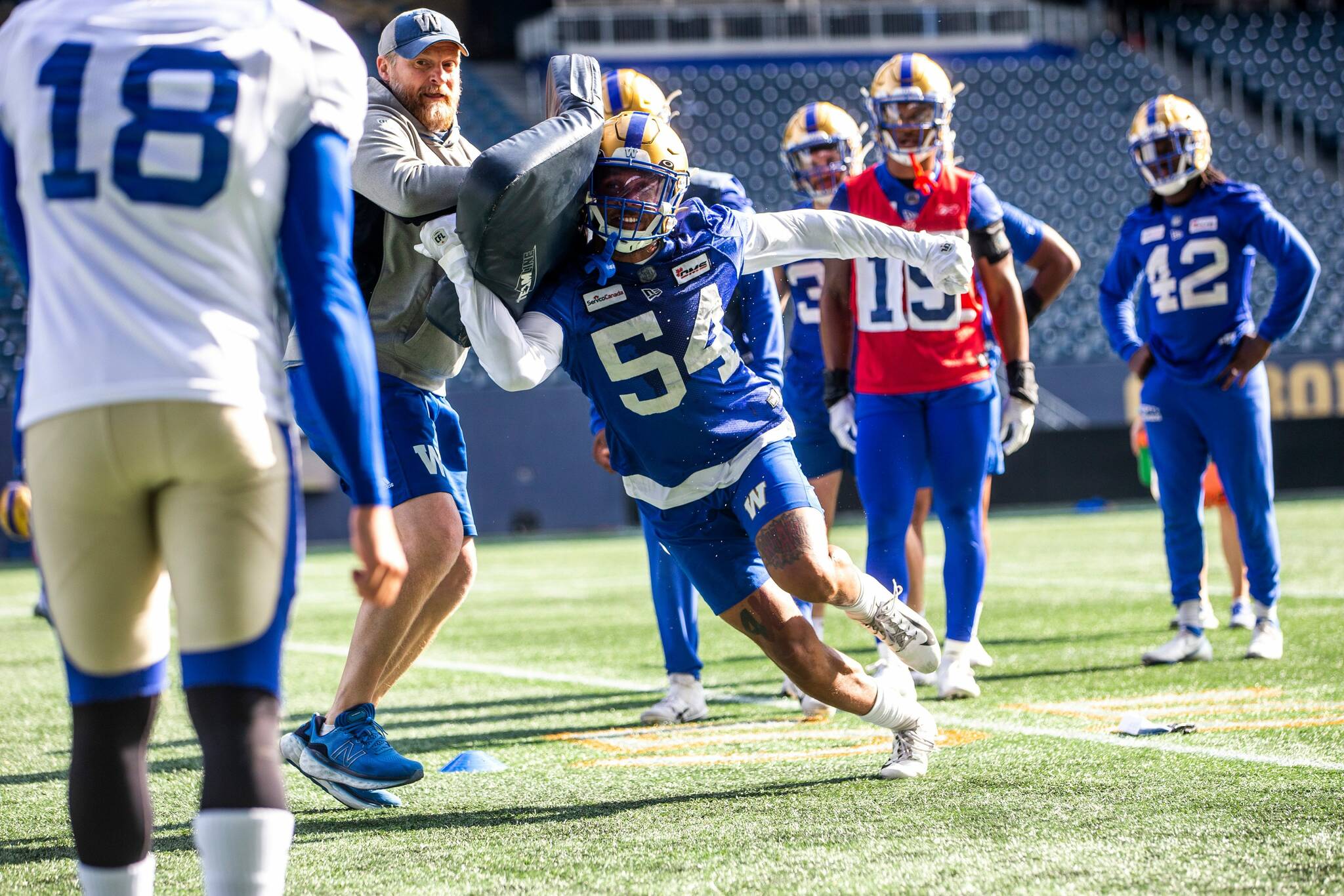 Former bounty hunter, bodyguard joins Bombers – Winnipeg Free Press