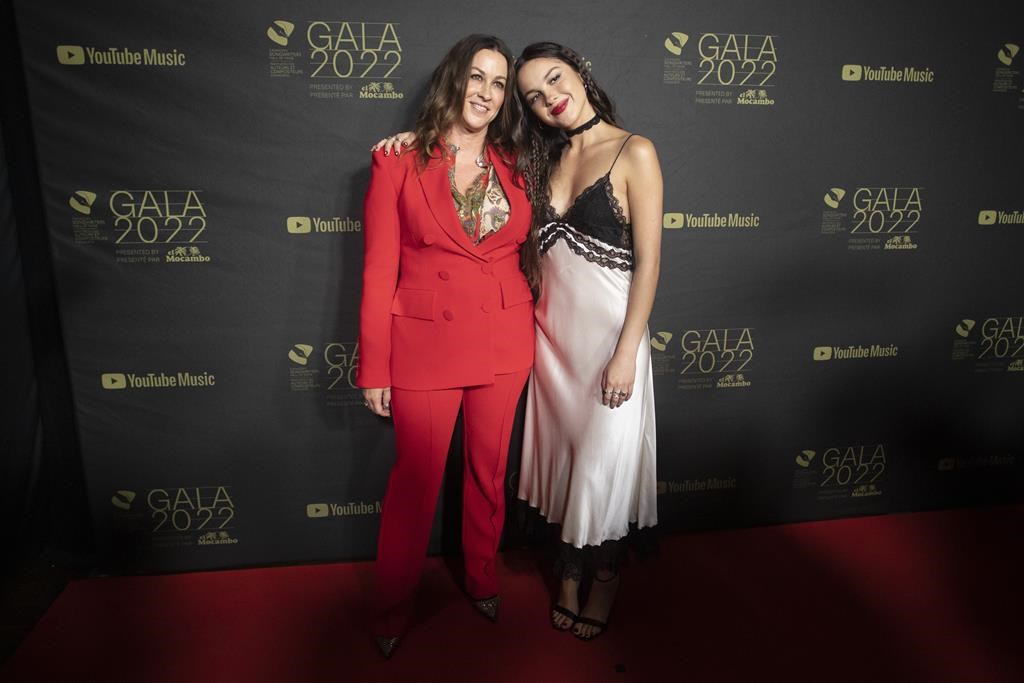 Alanis Morissette says sexism led her to drop out of Rock and Roll Hall ...