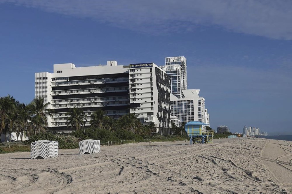 Miami Beach hotel that hosted JFK, Beatles imploded – Winnipeg Free Press