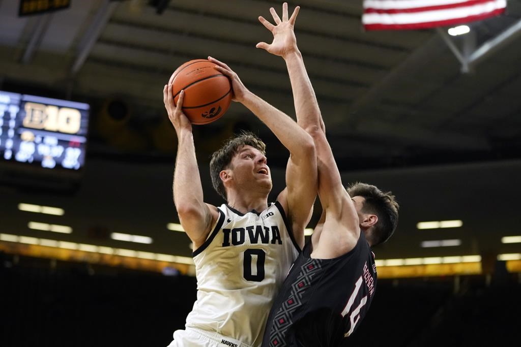 Murray scores 30 as No. 25 Iowa defeats Omaha 100-64 – Winnipeg Free Press