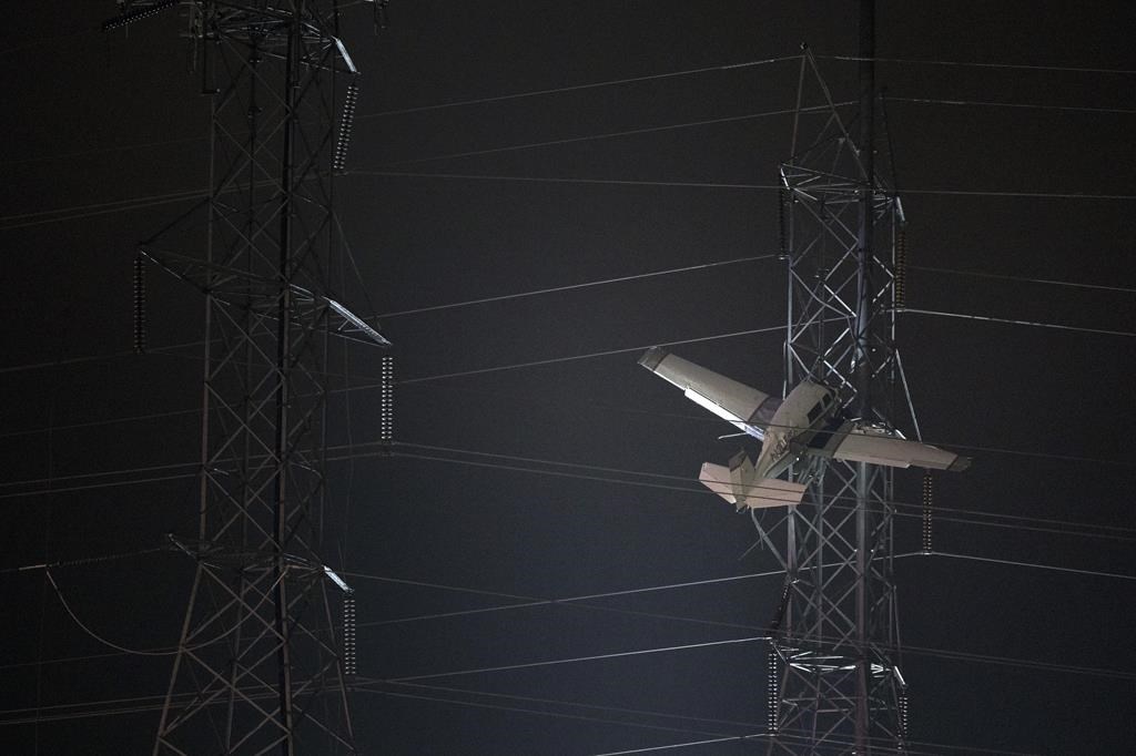 Crews rescue 2 from plane caught in power lines in Maryland – Winnipeg ...