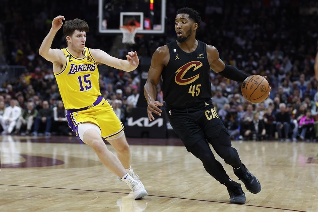 Cavs’ Mitchell misses second straight game with sore leg – Winnipeg ...