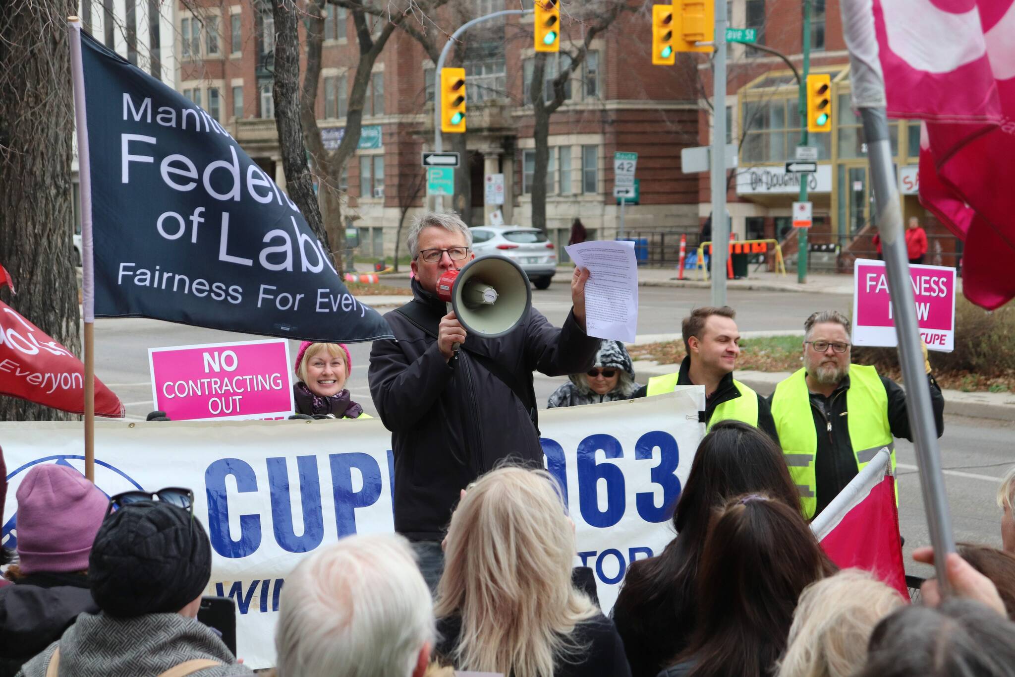 WCB workers rally to highlight contract talks – Winnipeg Free Press
