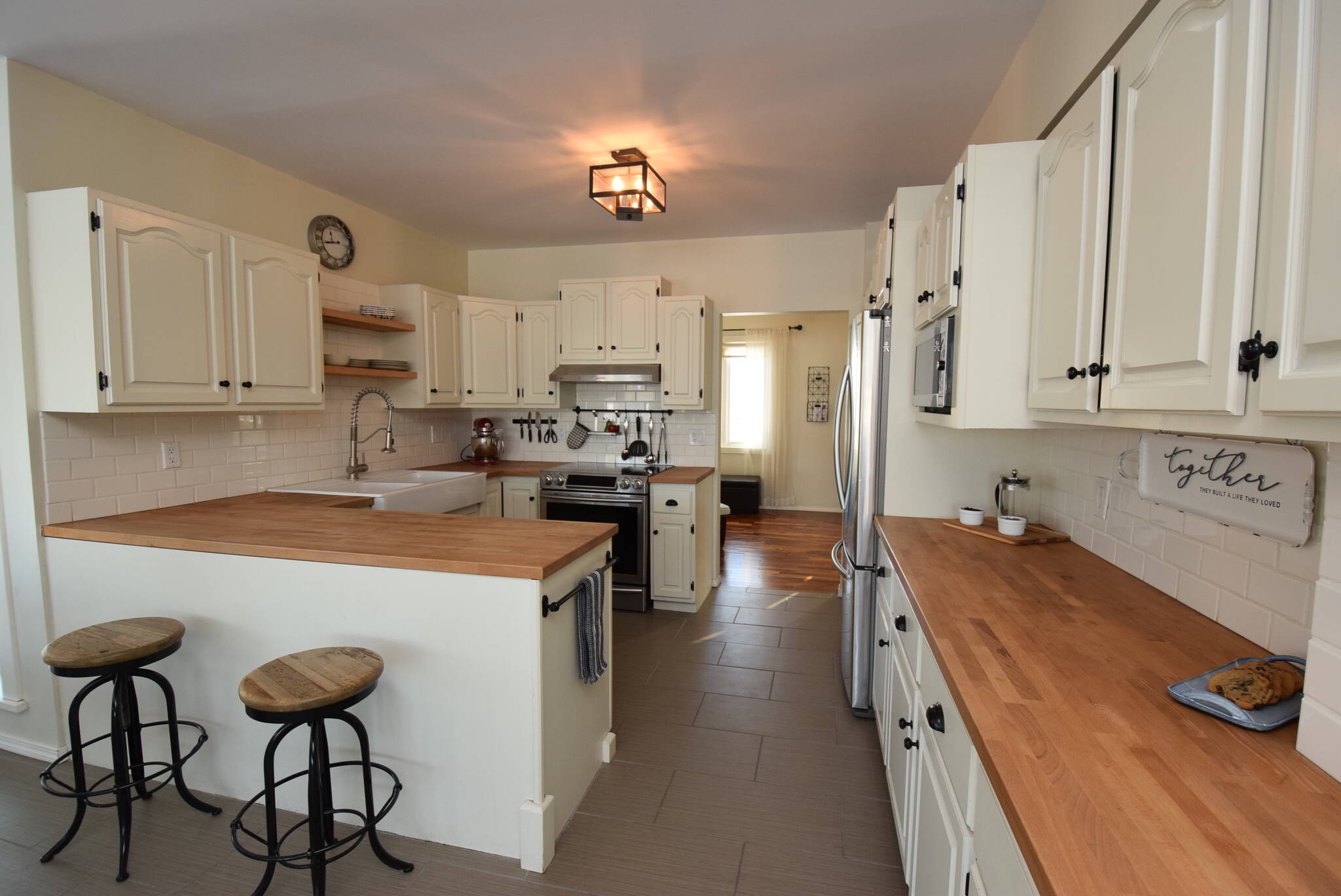How to clean greasy kitchen cabinets without damaging the finish ...