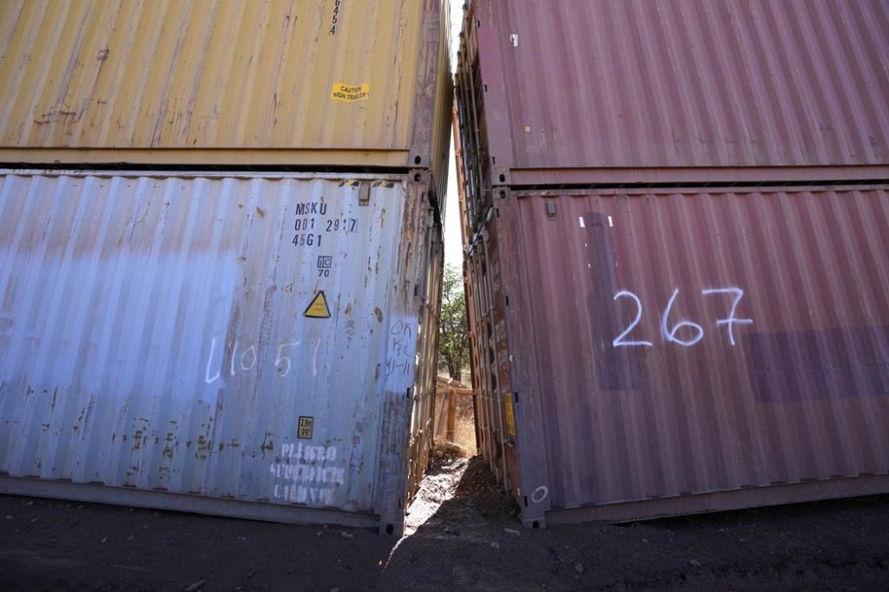 US sues Arizona over shipping containers on Mexico border – Winnipeg ...