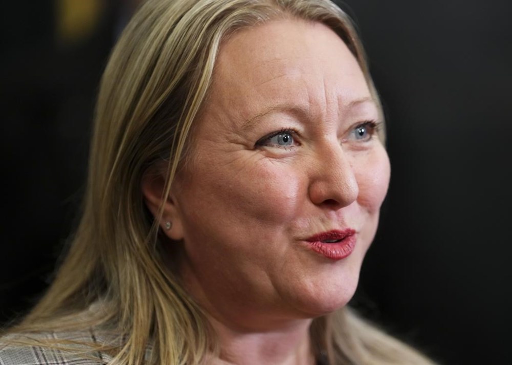 Federal public servants to start returning to office next month with ...