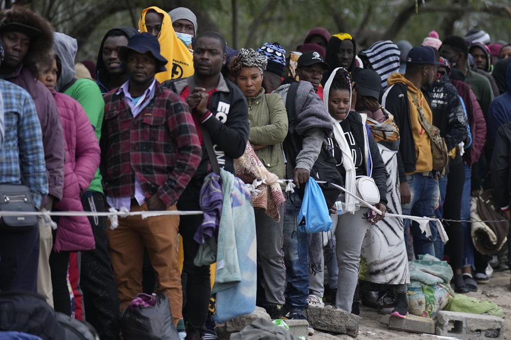 Biden toughens border, offers legal path for 30,000 a month – Winnipeg ...