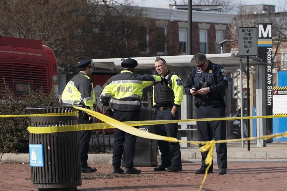 Passengers disarm gunman who killed DC employee, shot others – Winnipeg ...