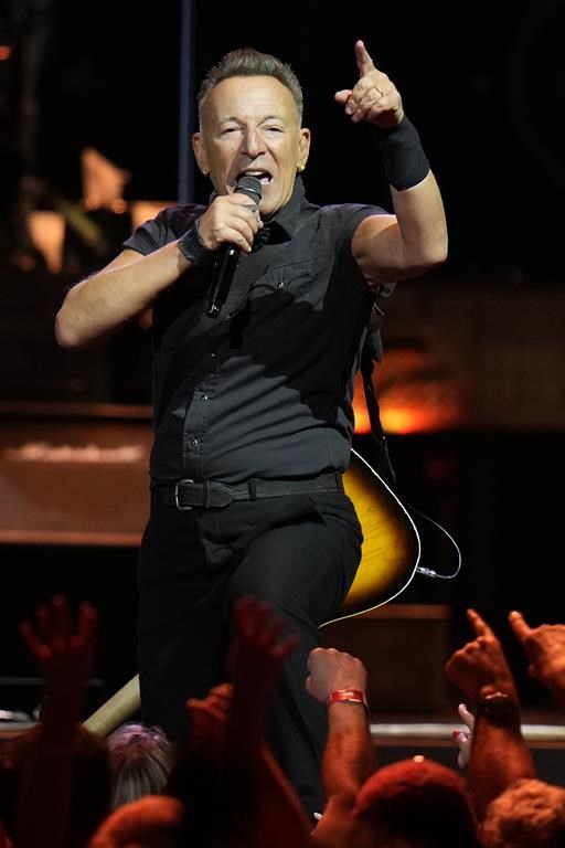 Exuberant Springsteen, E St. Band launch 1st tour in 6 years – Winnipeg ...