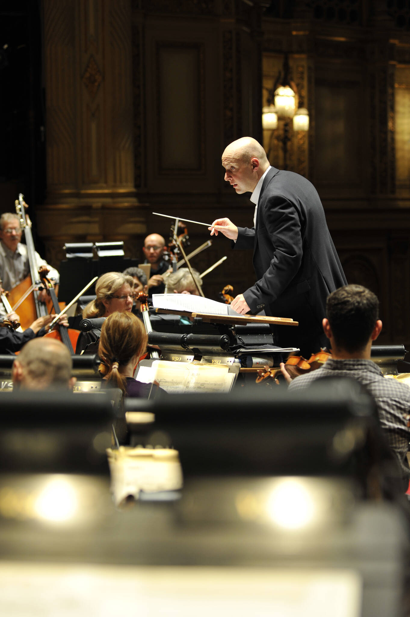 Hip-hop group enthralls crowd, marks debut of guest conductor Gordon ...