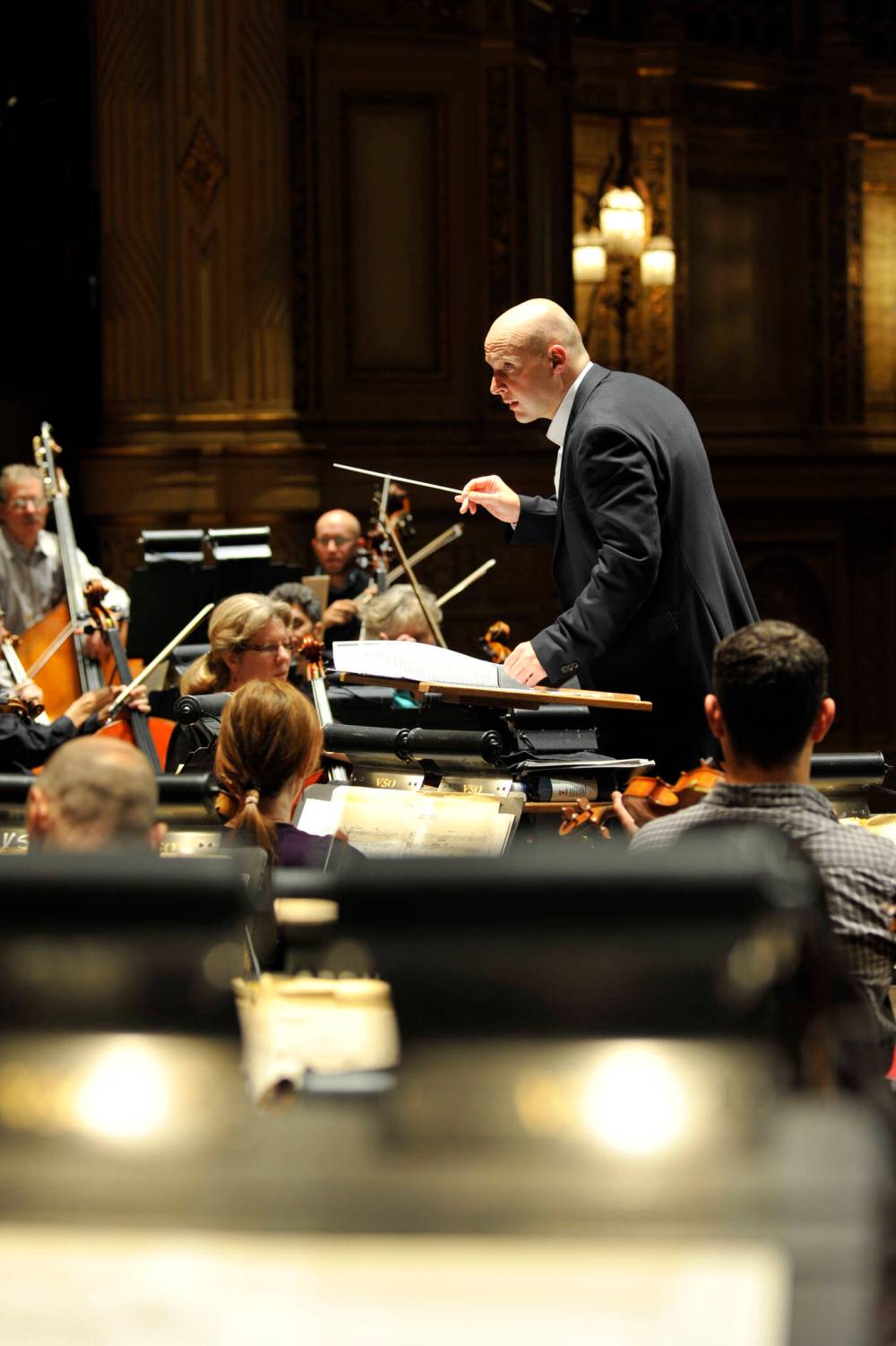 Hip-hop group enthralls crowd, marks debut of guest conductor Gordon ...