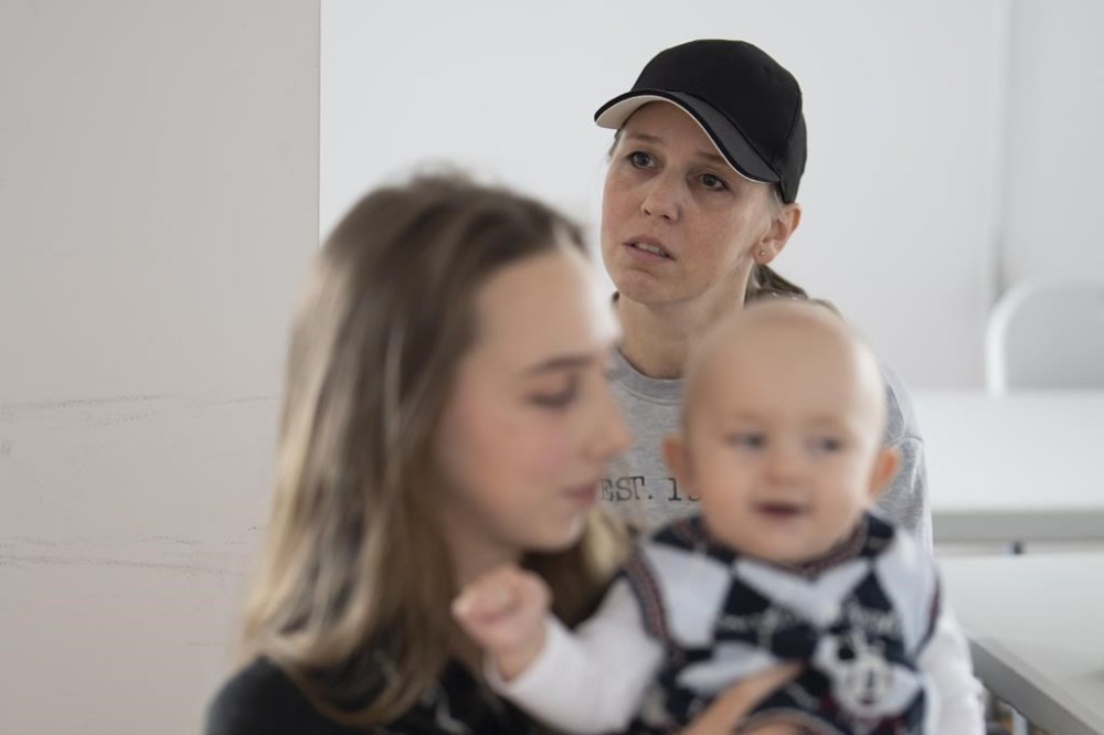 ‘We couldn’t let go’: War tears young Ukrainian family apart – Winnipeg ...