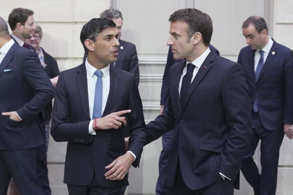 UK, France mend ties, leaders agree to tackle Channel boats – Winnipeg ...