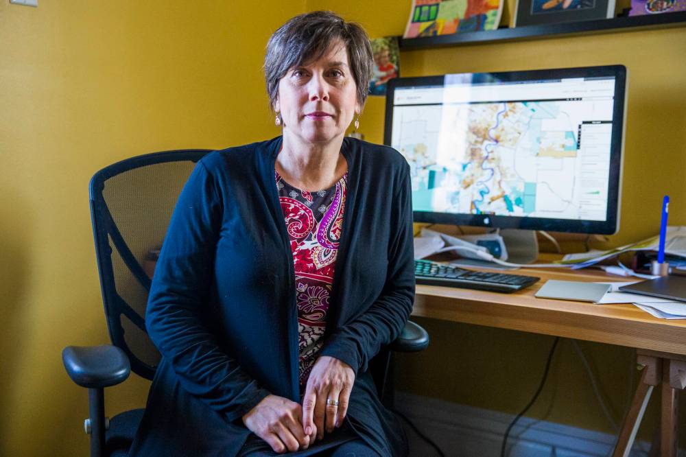 Researchers call for provincial action on youth eating habits ...