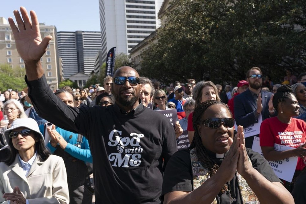 Gun safety demonstrators carry caskets to Tennessee Capitol – Winnipeg ...