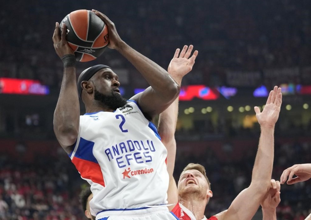 Anadolu Efes player Singleton hospitalized with chest pains – Winnipeg ...