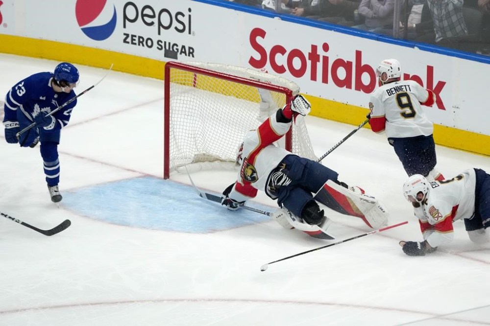 Maple Leafs forward Matthew Knies leaves Game 2 against Panthers due to ...