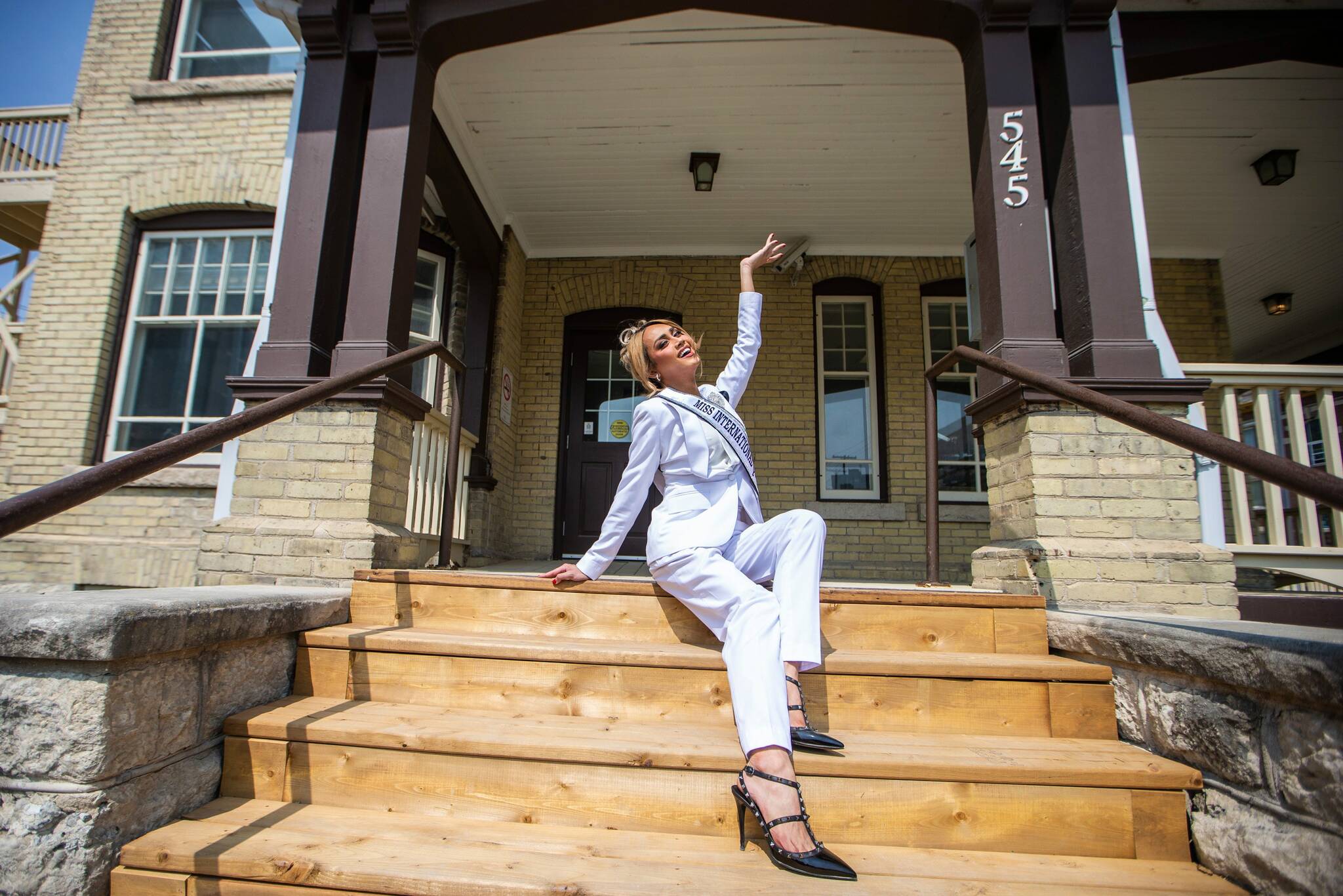 Queen-size glam goals – Winnipeg Free Press