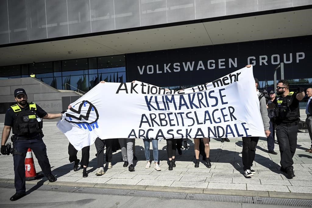 Topless protester briefly disrupts VW annual meeting – Winnipeg Free Press
