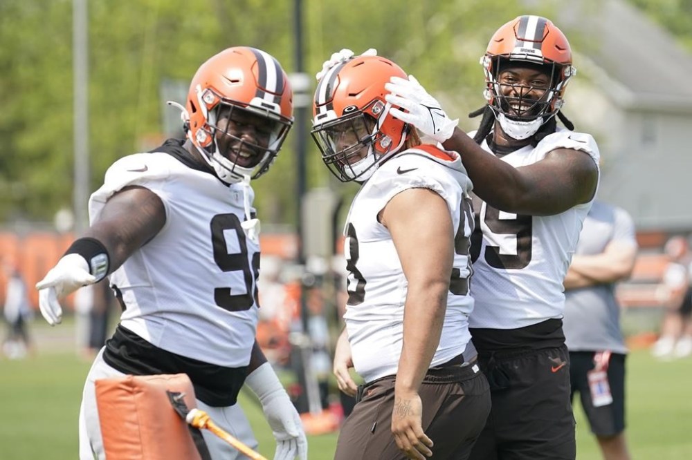 Za’Darius Smith excited to have ‘hand in the dirt’ with Browns, paired ...
