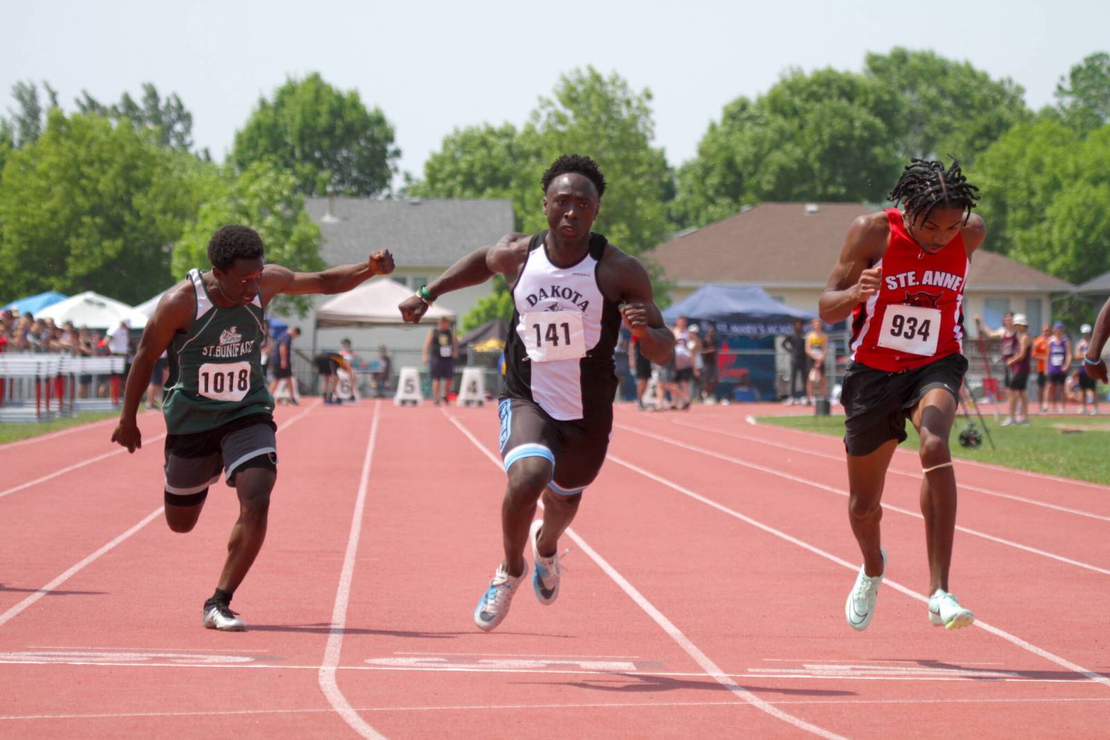 Lawrence races to thrilling come-from-behind 100-metres victory ...