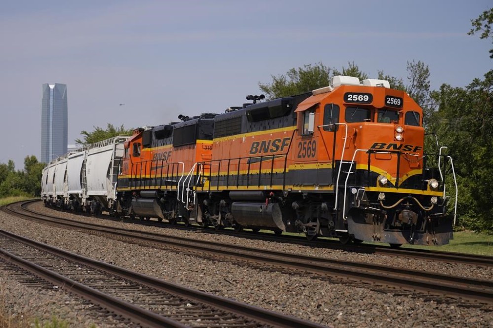 Railroad industry sues to block new locomotive pollution rules in ...