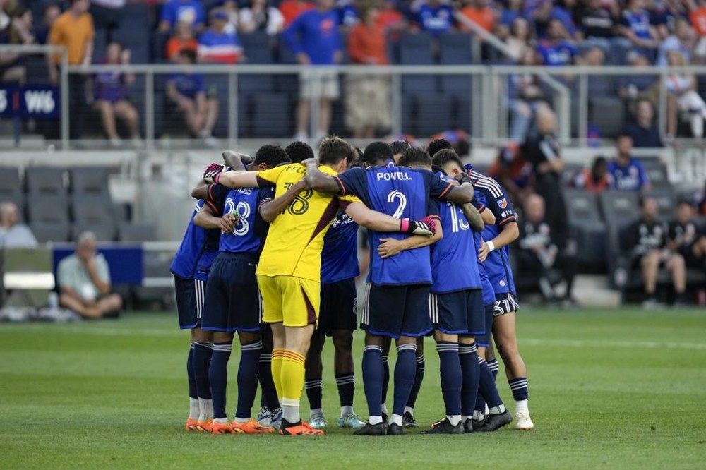 Cincinnati beats Toronto 3-0 for record 13th straight home win ...