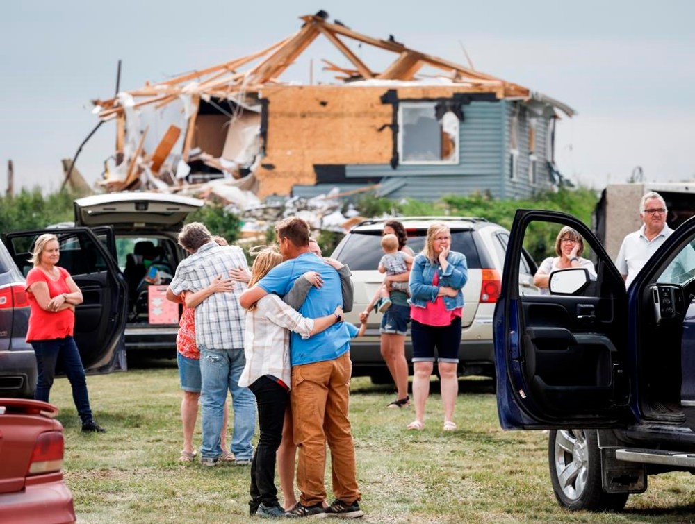 Large tornado in central Alberta damages homes, but no serious injuries ...