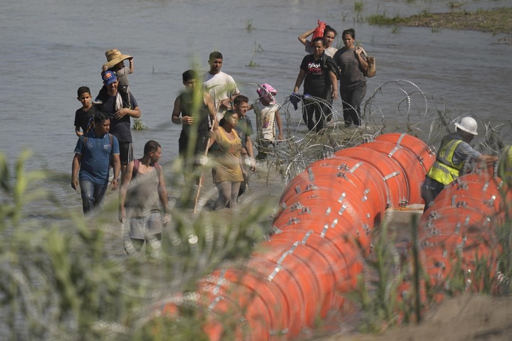 Mexico files border boundaries complaint over Texas’ floating barrier plan on Rio Grande ...