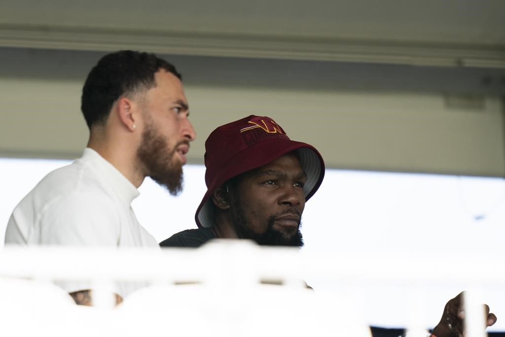 Kevin Durant attends Washington Commanders camp as a fan – Winnipeg ...