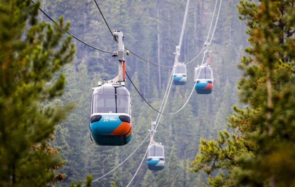 Visitors helped off Sulphur Mountain after power outage shuts down ...