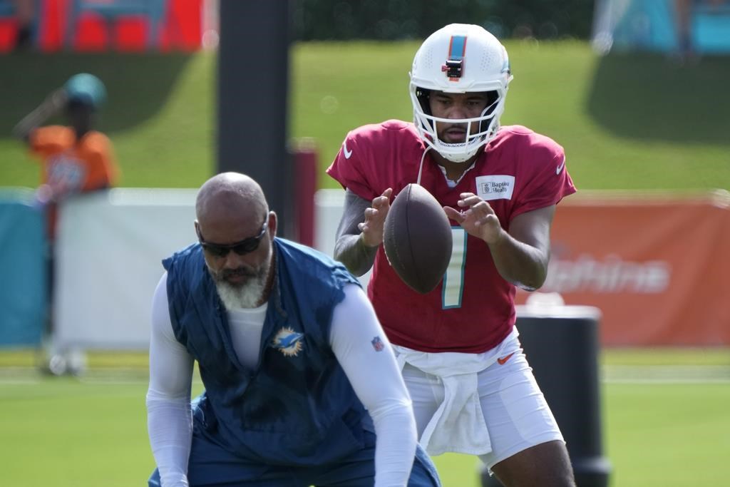 Dolphins WR Jaylen Waddle leaves joint practice against Falcons with ...